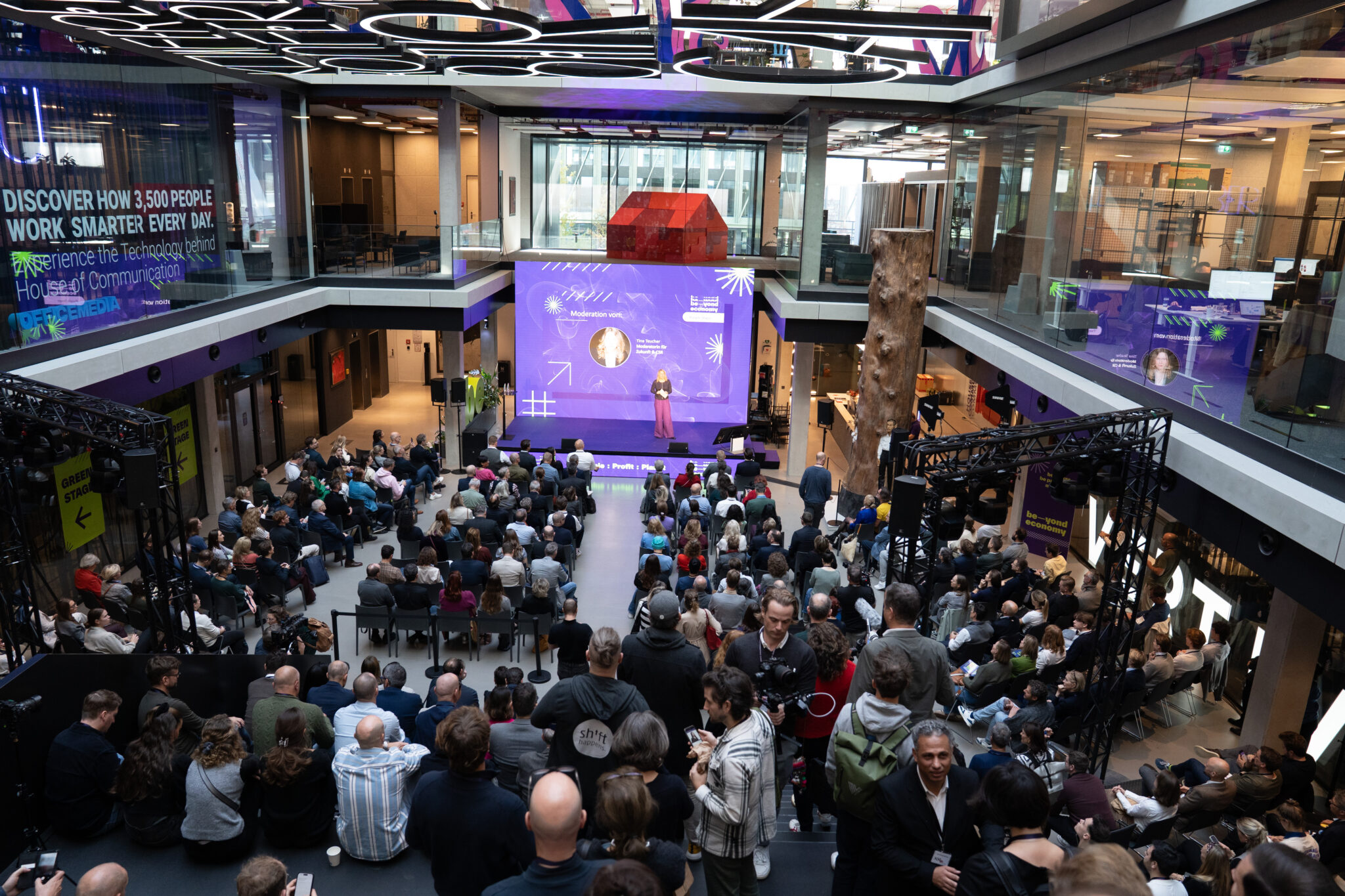 Eine Symbiose an Menschen, Bühnen und Themen - Beyond Economy Festival ...